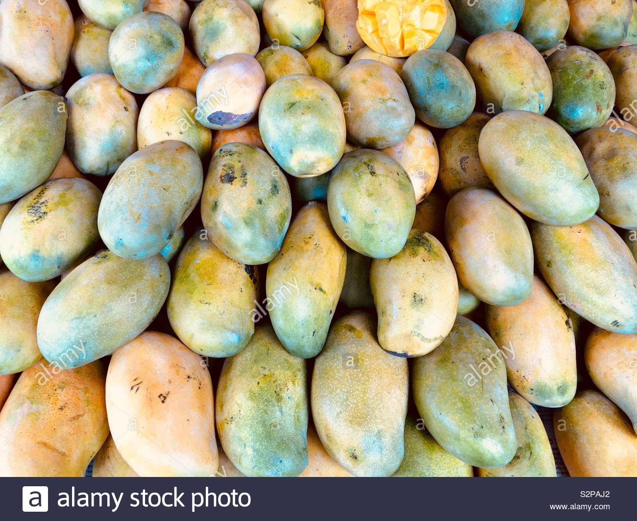 Fresh mangoes hi-res stock photography and images - Alamy