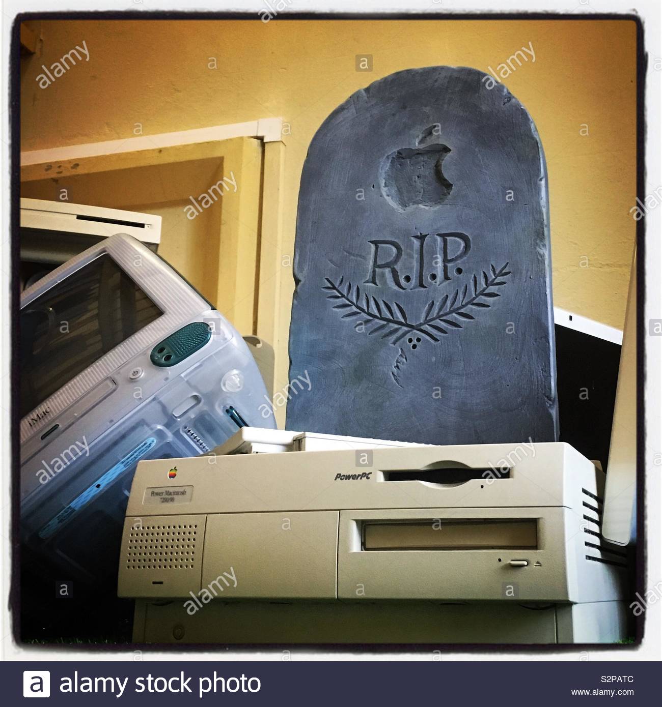 Computer graveyard hi-res stock photography and images - Alamy