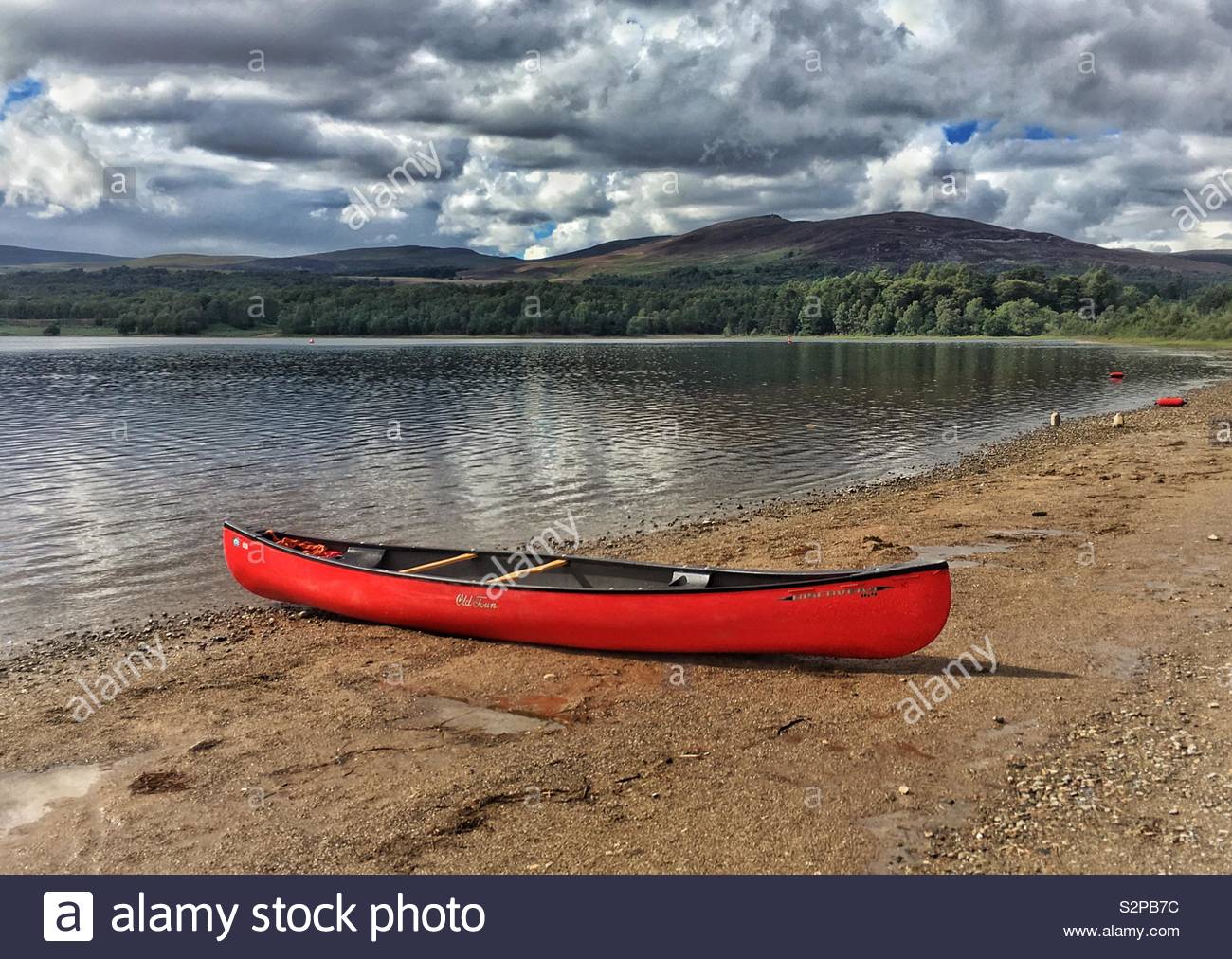 Canoe on the edge of a loch in Scotland Stock Photo - Alamy