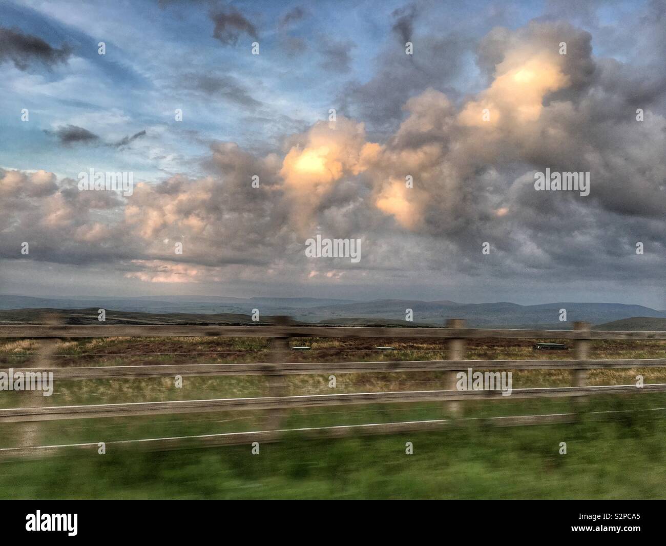 Countryside and sunset hi-res stock photography and images - Alamy