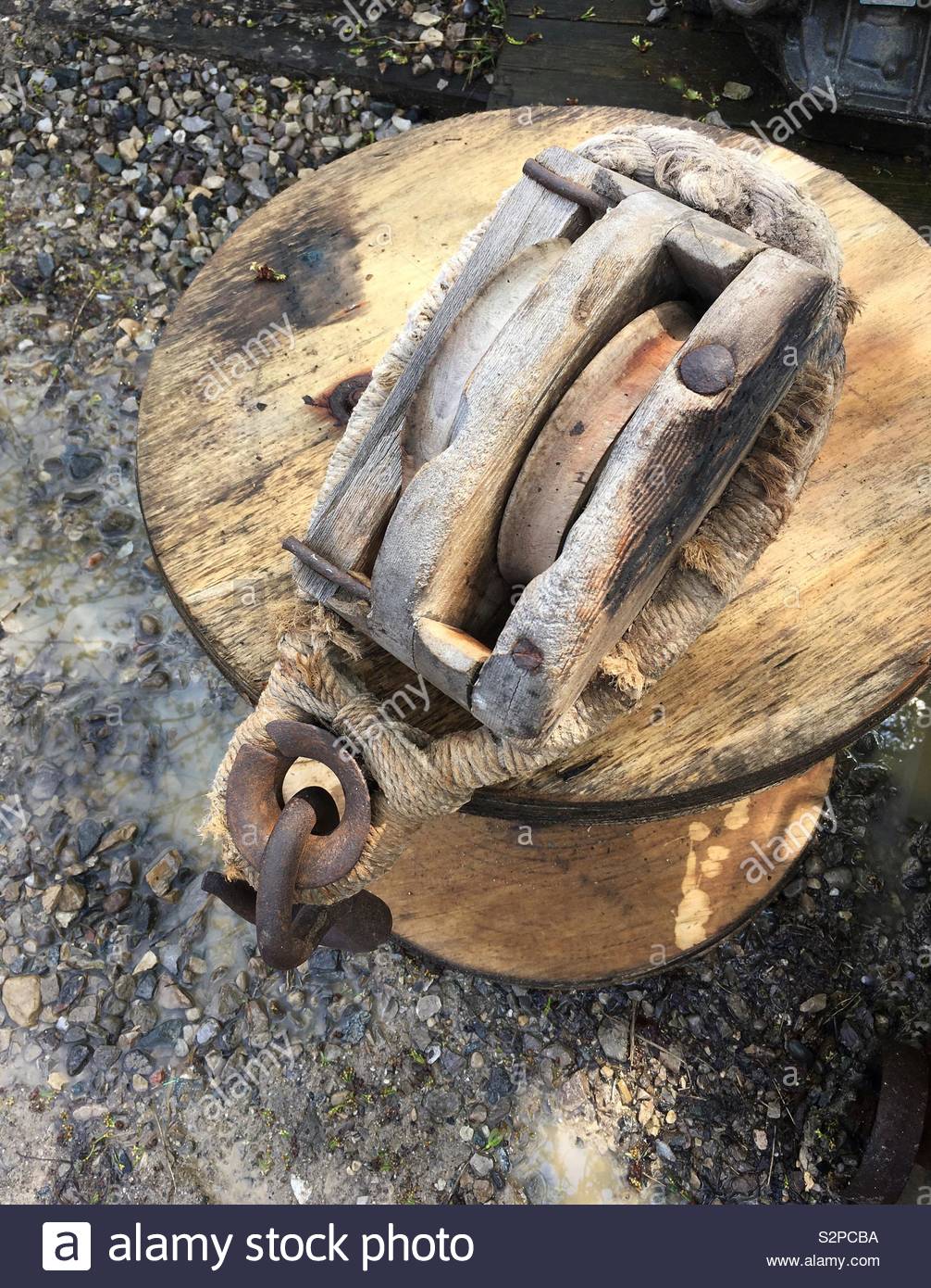 Abstract wood shapes hi-res stock photography and images - Alamy