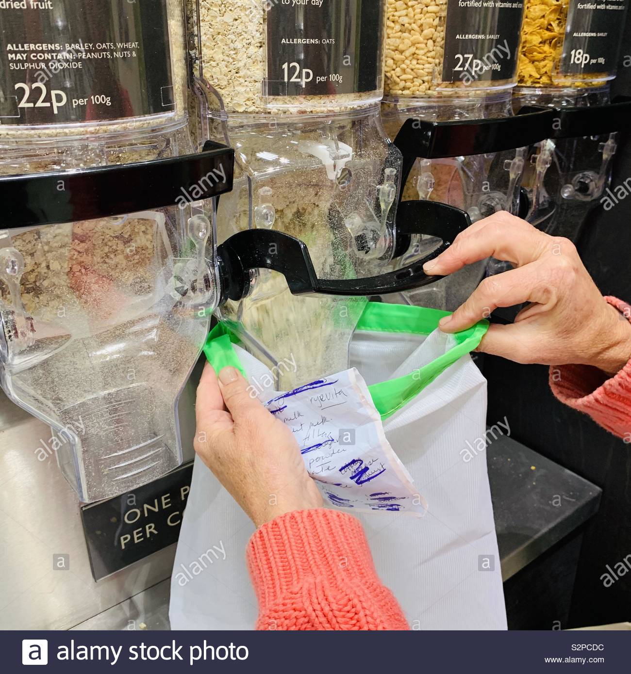 Free filling station hi-res stock photography and images - Alamy