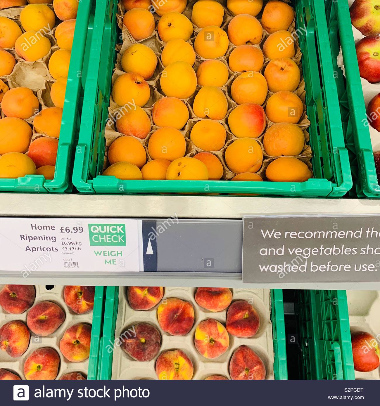 Fruit supermarket packaging plastic hi-res stock photography and images ...