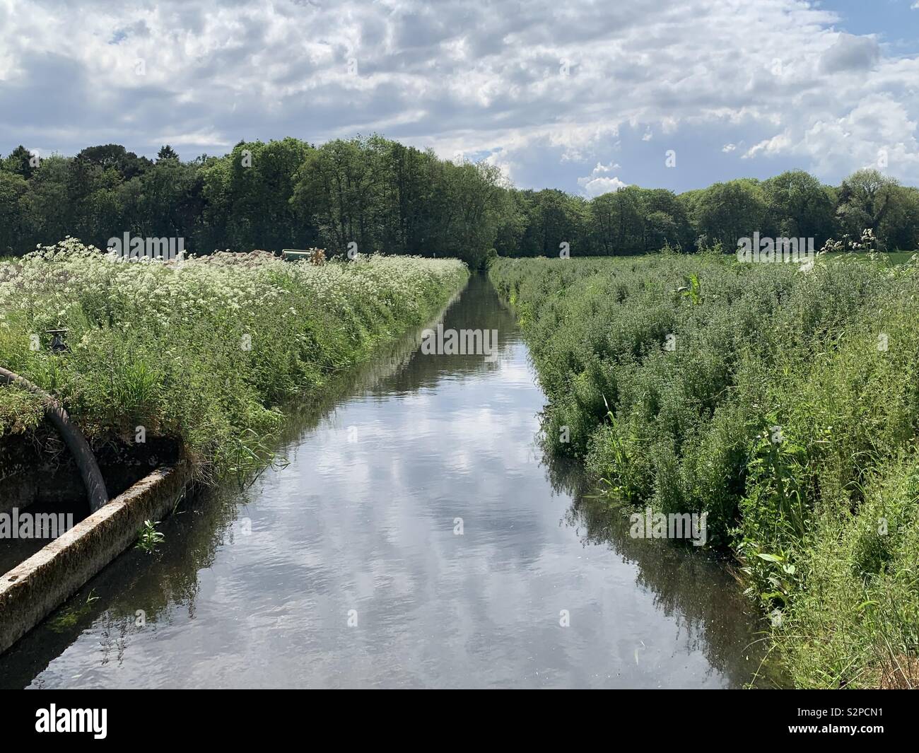Country stream hi-res stock photography and images - Alamy