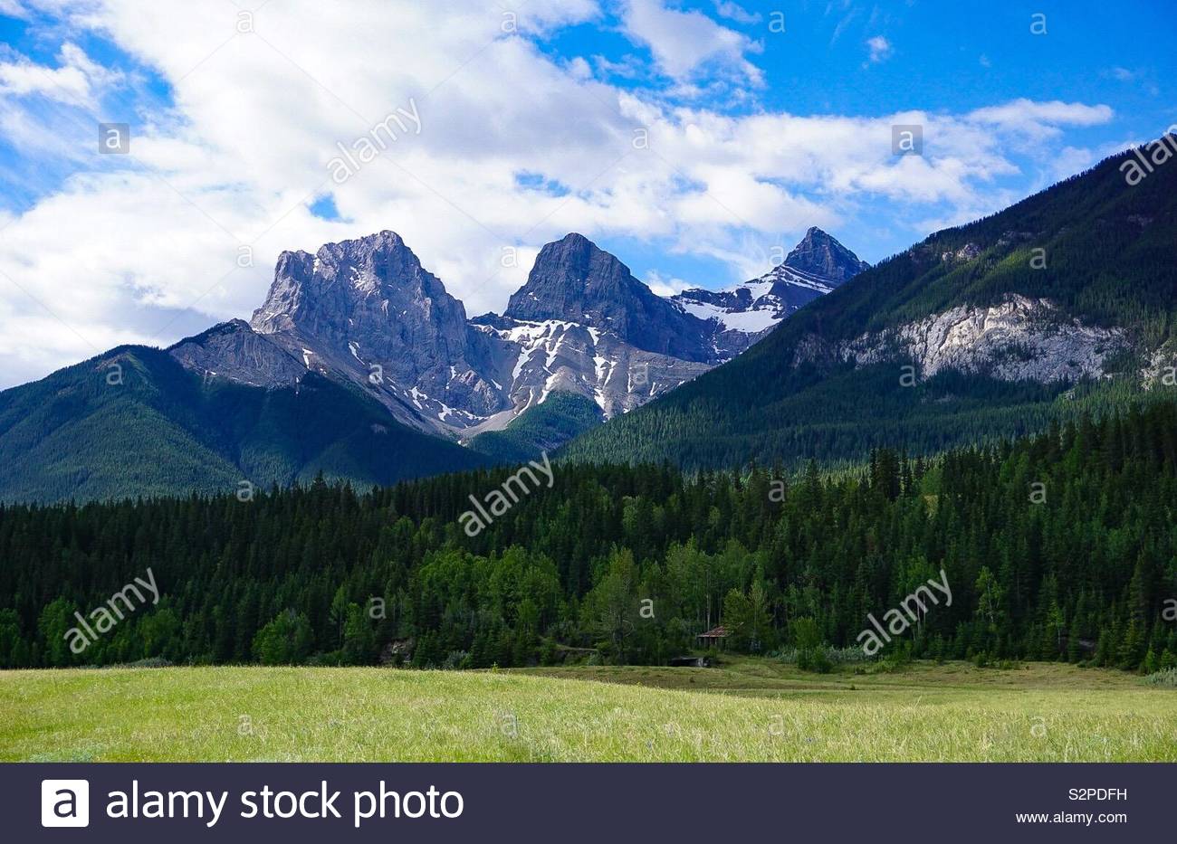Three sisters mountain hi-res stock photography and images - Alamy