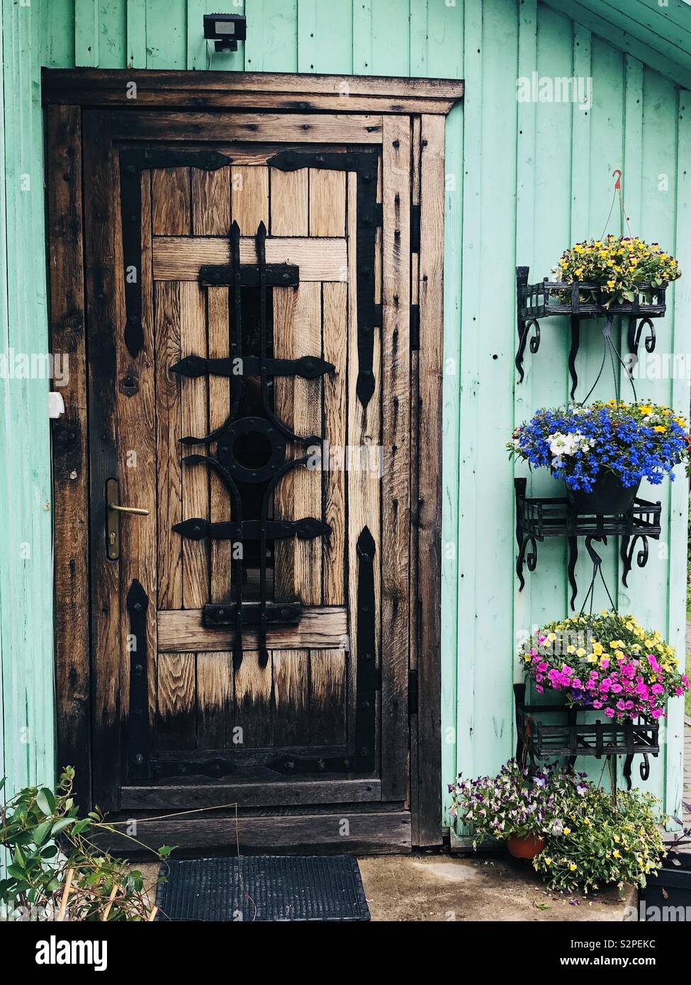 Turquoise doors hi-res stock photography and images - Alamy