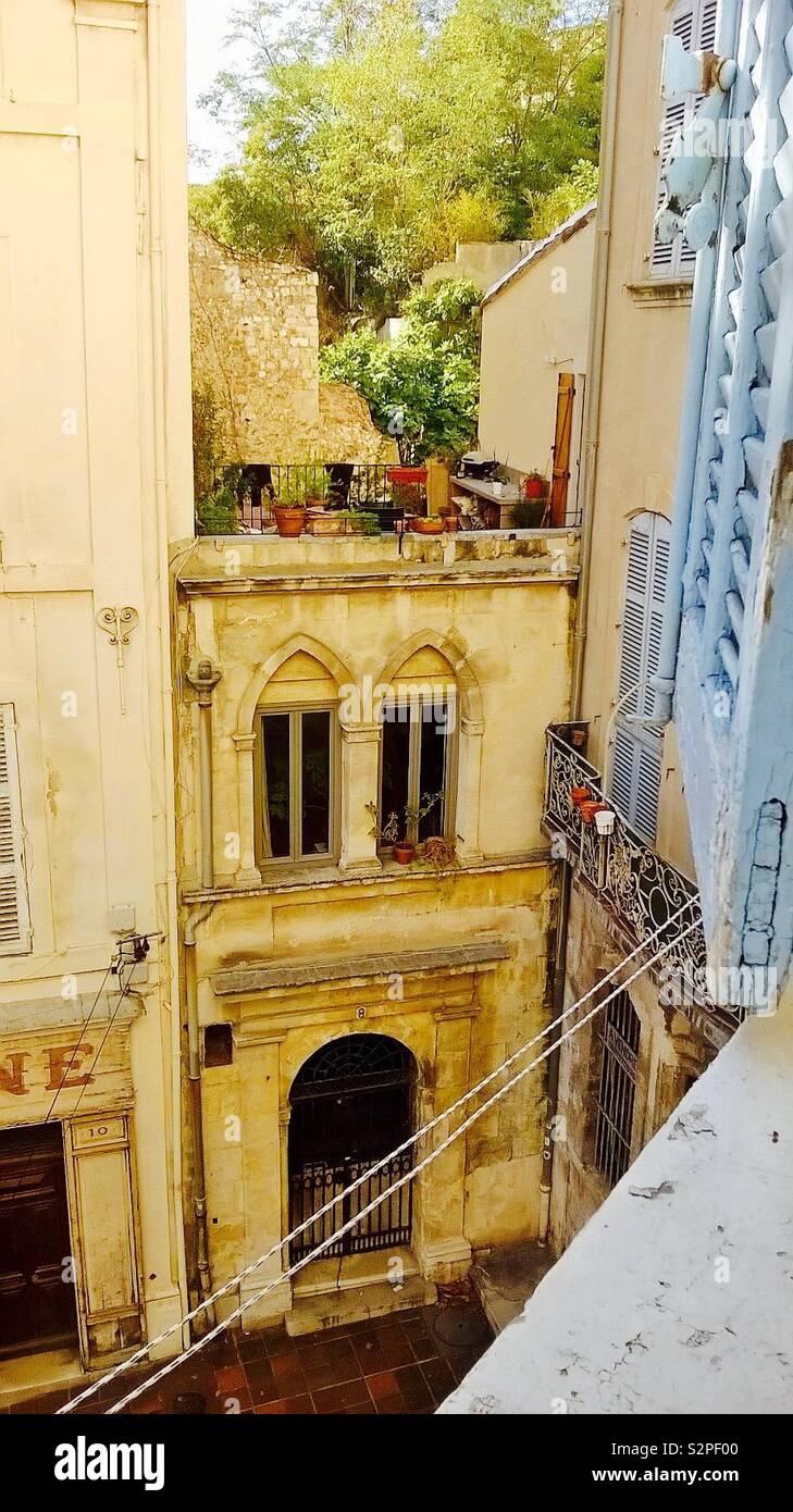 Quiet corner buildings hi-res stock photography and images - Alamy