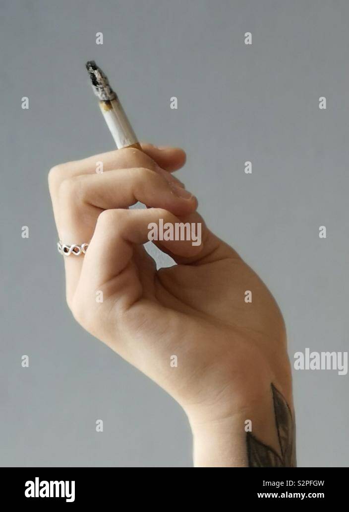 Female smokers hi-res stock photography and images - Alamy
