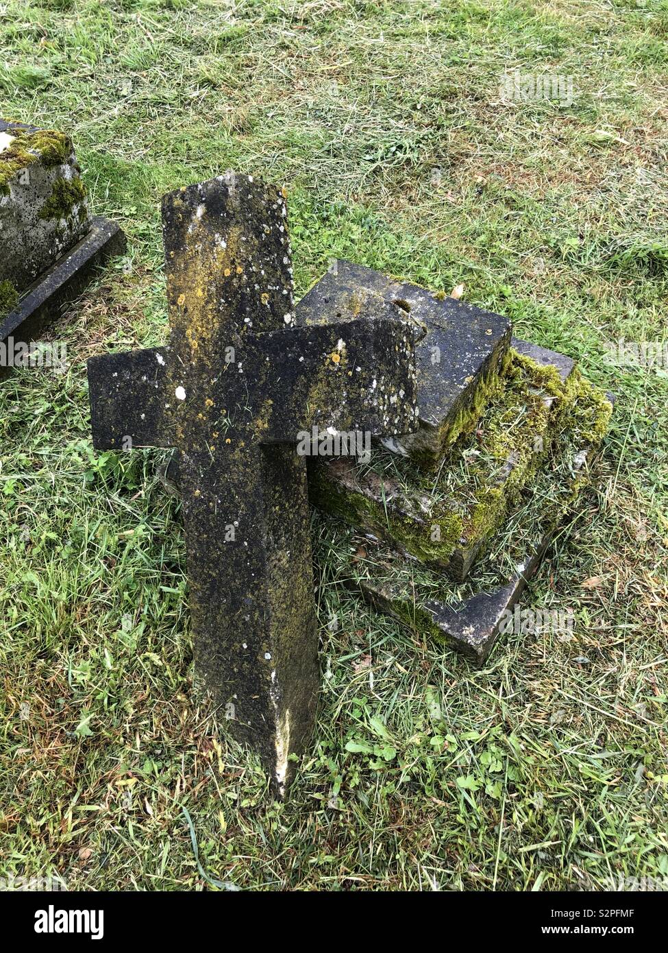 English gravestone hi-res stock photography and images - Alamy