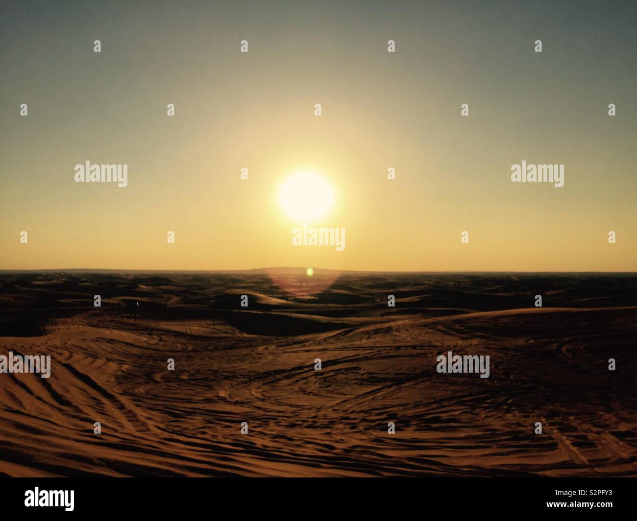 Sun setting over the Arabian dessert Stock Photo - Alamy