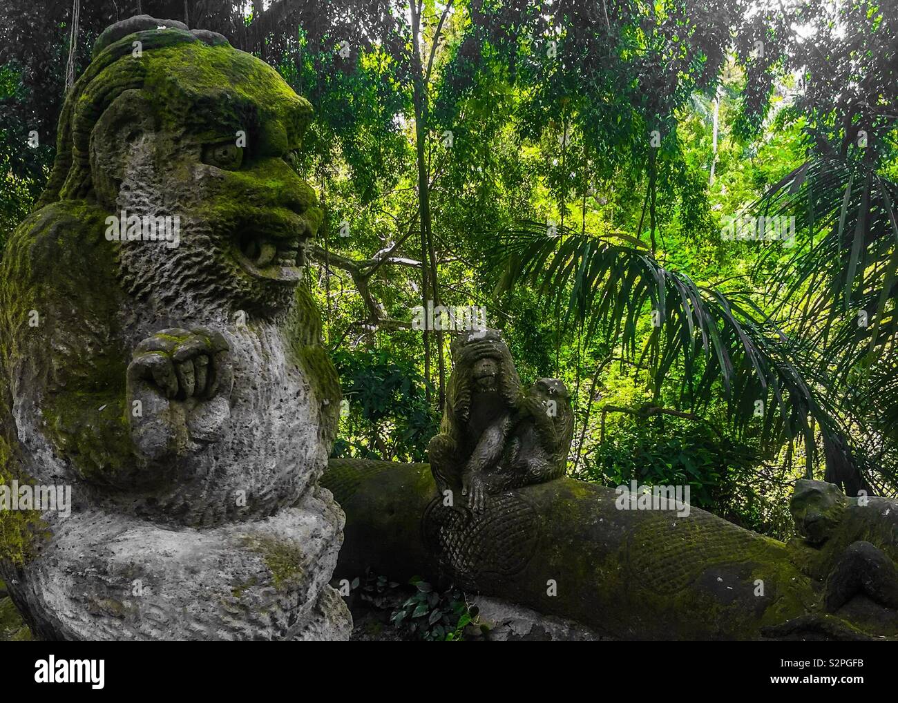 Monkey statue hi-res stock photography and images - Alamy
