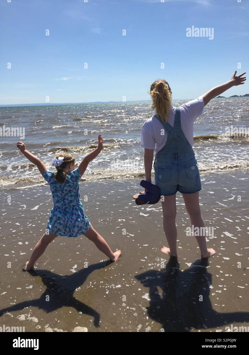 Family seaside hi-res stock photography and images - Alamy