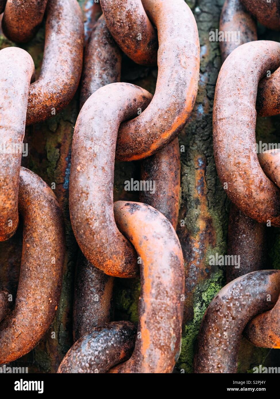 Linked chain hi-res stock photography and images - Alamy