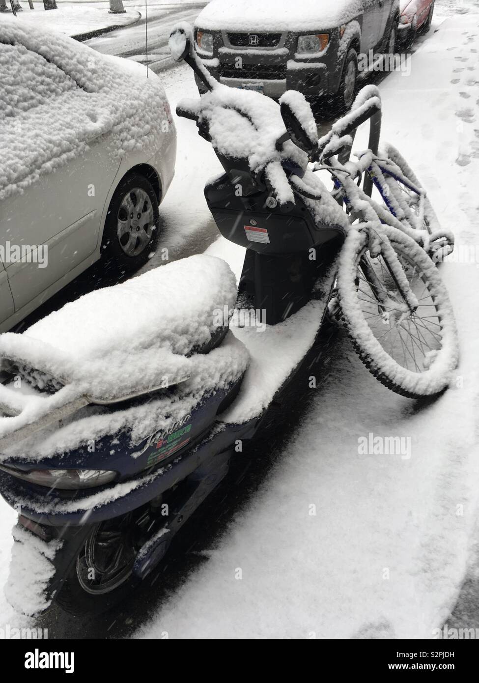 Vehicles snow hi-res stock photography and images - Alamy