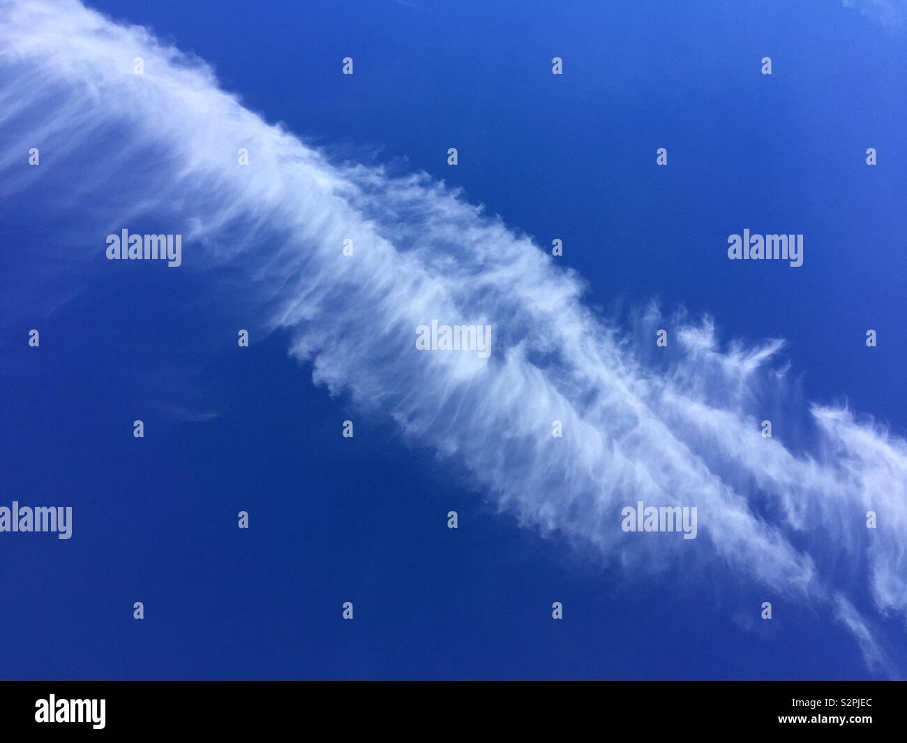 Vapour trail airplane hi-res stock photography and images - Alamy