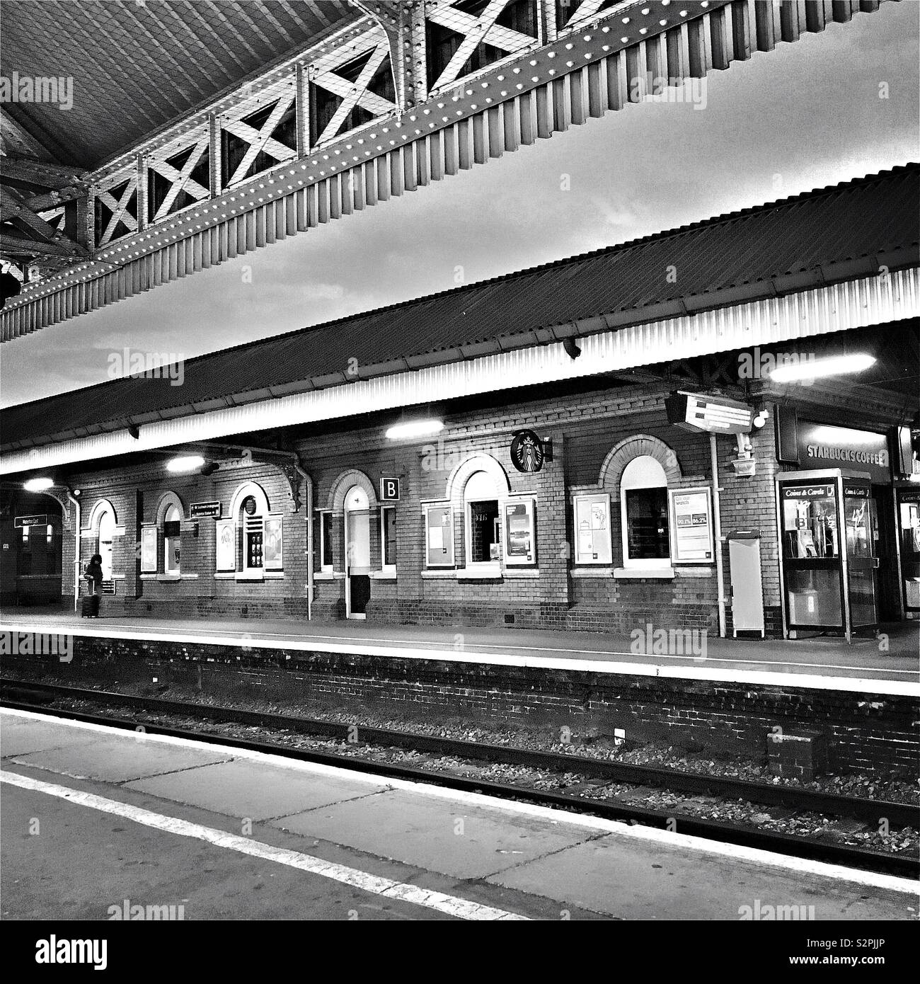 Waterloo East train platform Stock Photo - Alamy