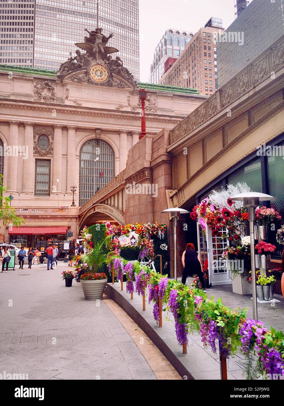 Pershing square park hi-res stock photography and images - Alamy