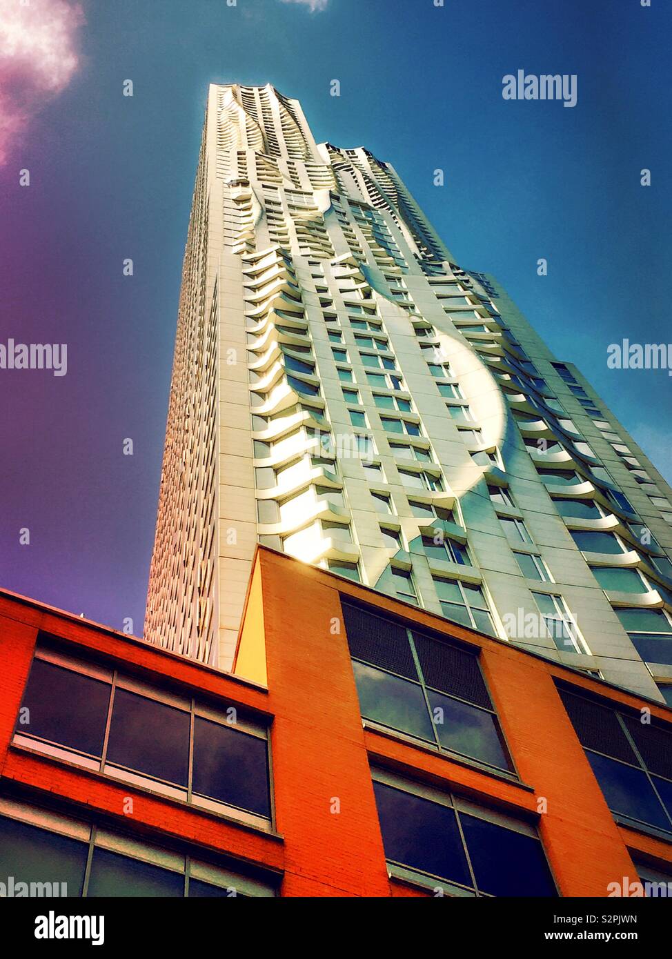 Building shot from below hi-res stock photography and images - Alamy