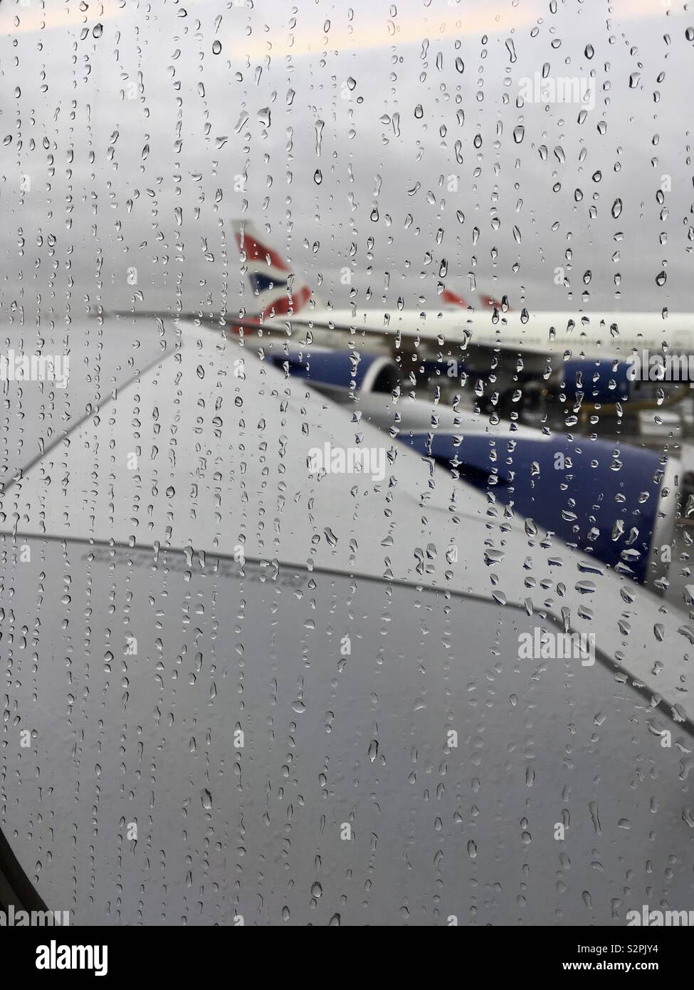 Rain streaked window hi-res stock photography and images - Alamy
