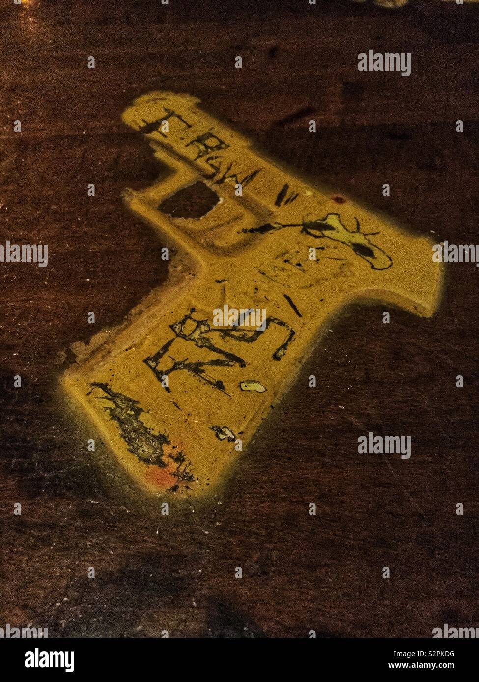 Gun hand graffiti hi-res stock photography and images - Alamy