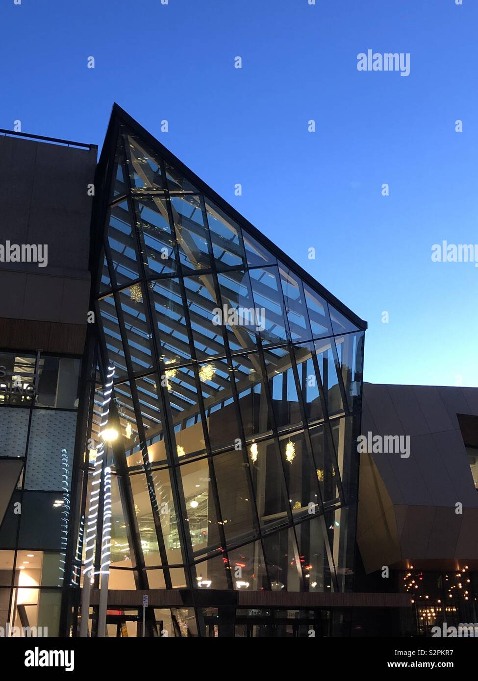 Architectural entrance to skyscraper Stock Photo - Alamy