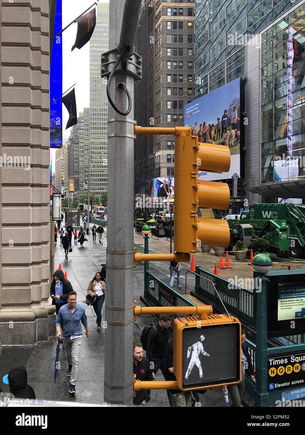 Yellow traffic lights of Times Square NYC Stock Photo - Alamy