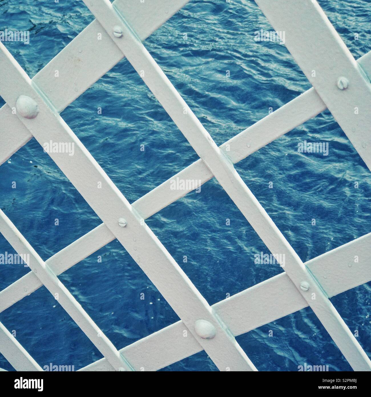 Bridge railings hi-res stock photography and images - Alamy