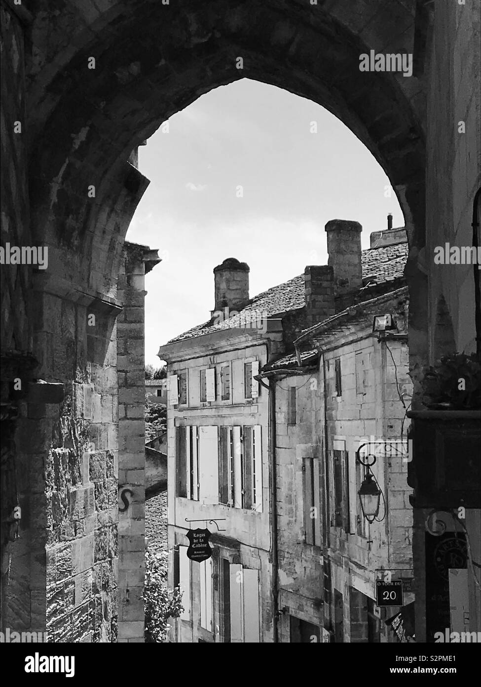 View through an archway in saint emilion hi-res stock photography and ...