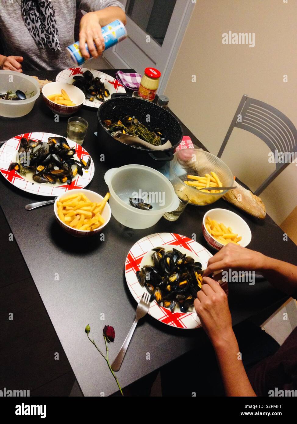 Share dinner hi-res stock photography and images - Alamy