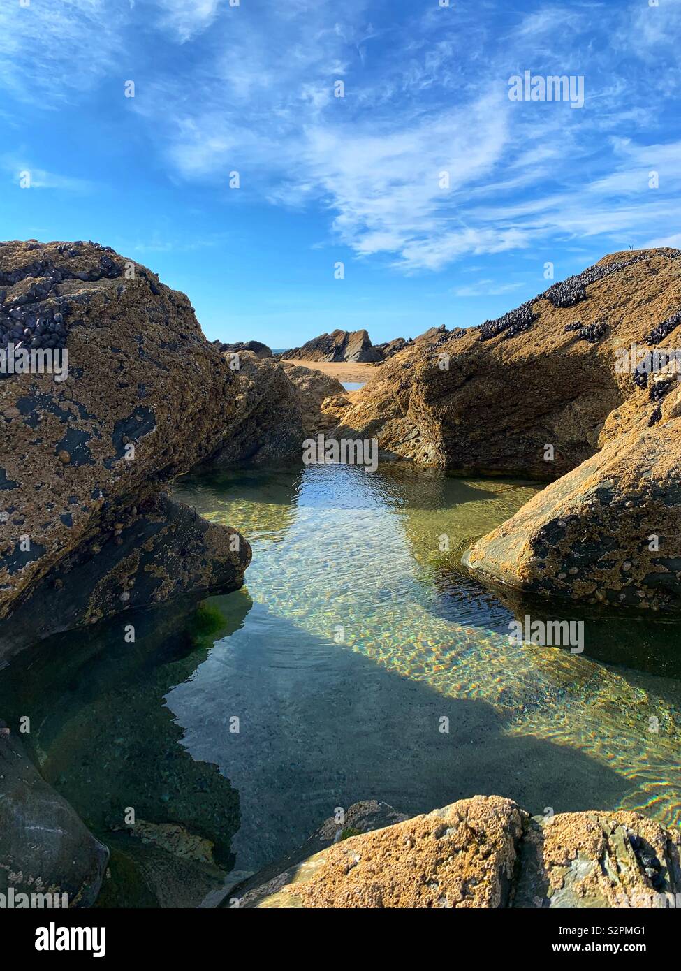 Beach and sea cornwall hi-res stock photography and images - Alamy