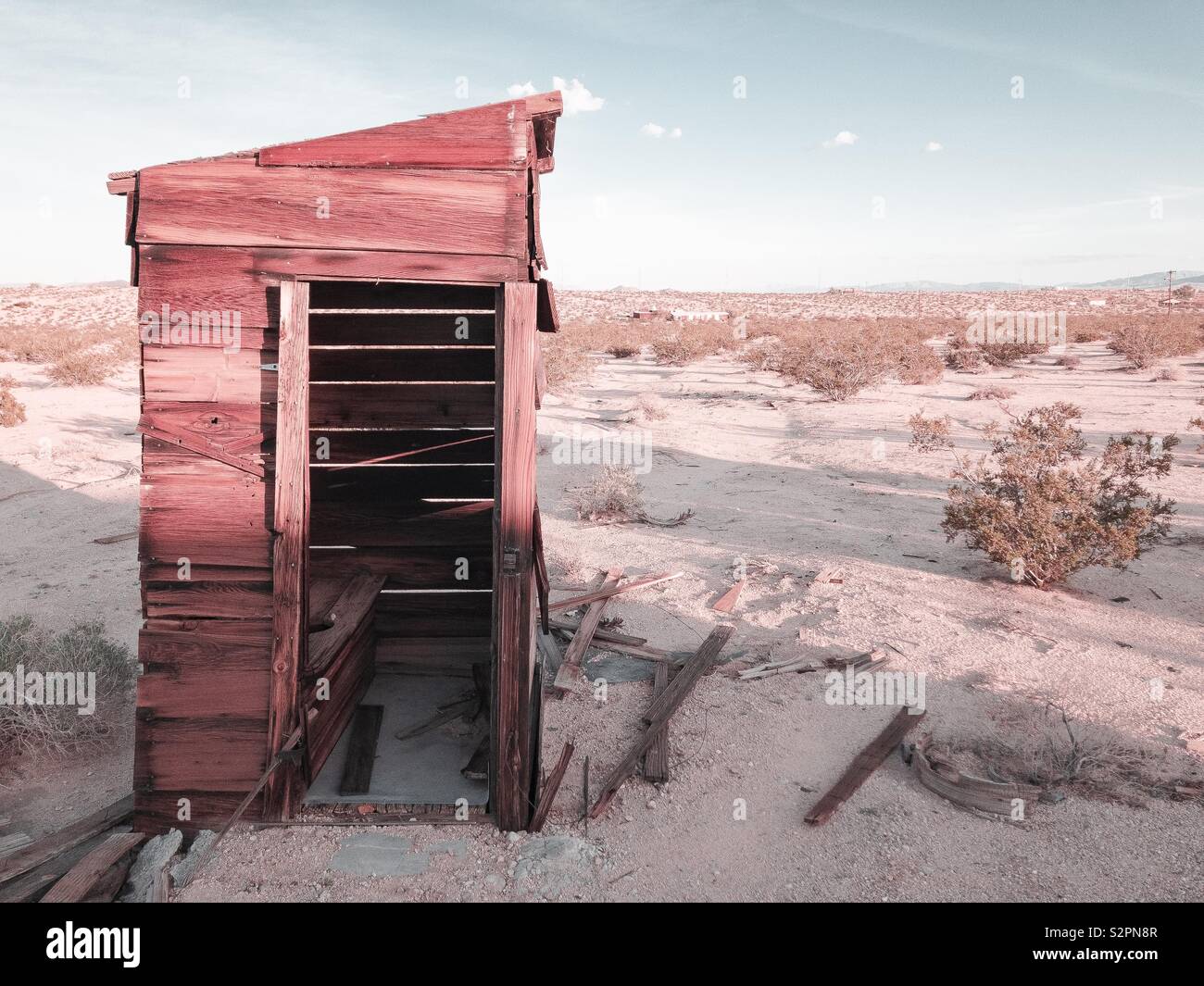 Abandoned shack hi-res stock photography and images - Alamy