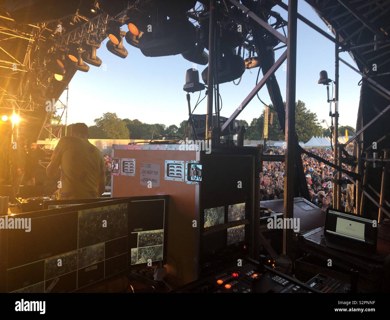 Festival backstage hi-res stock photography and images - Alamy