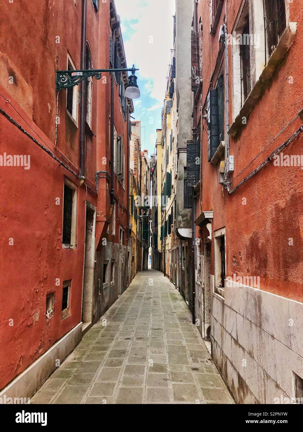 Venetian alley venice italy hi-res stock photography and images - Alamy