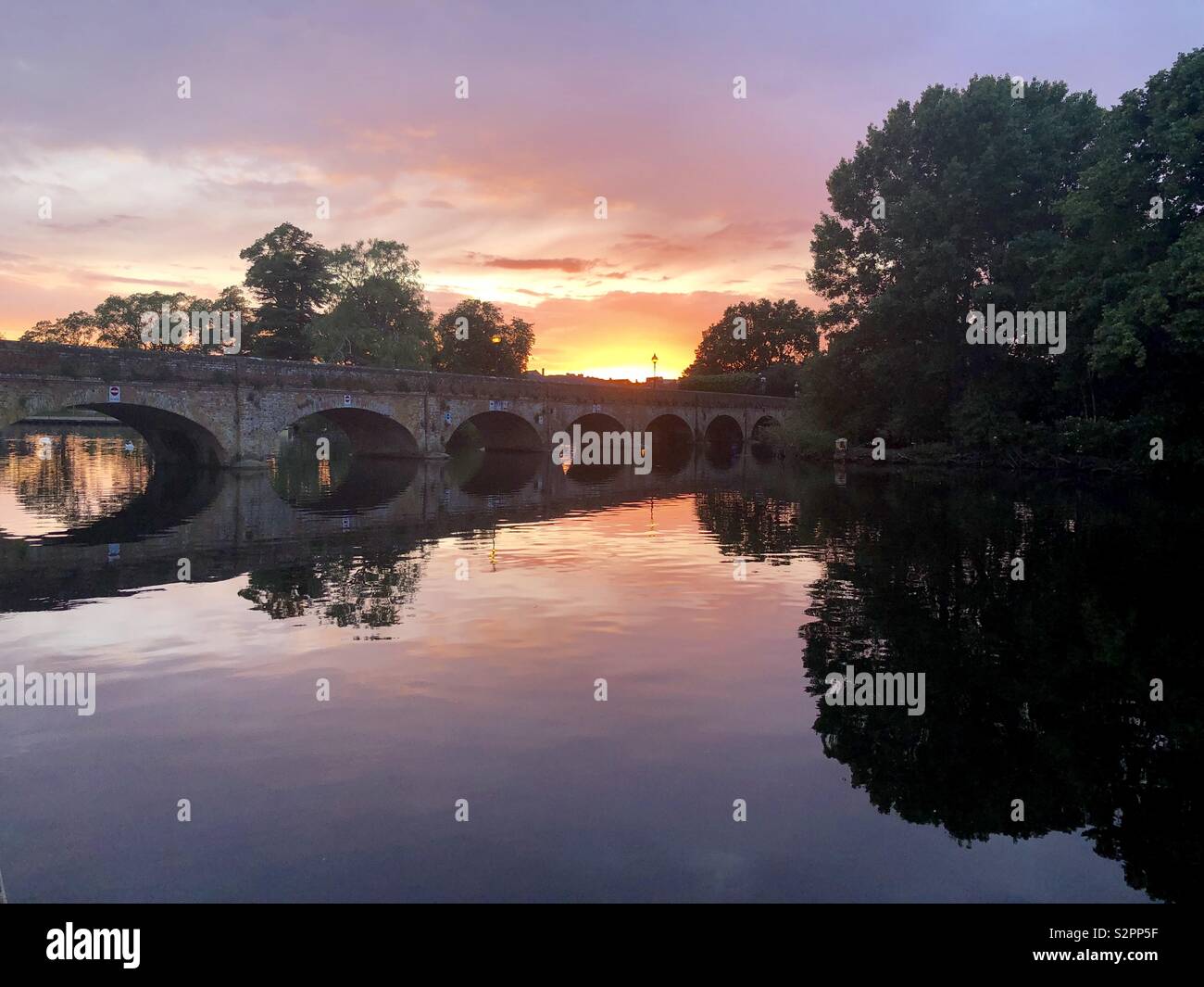 Arch bridge on river hi-res stock photography and images - Alamy