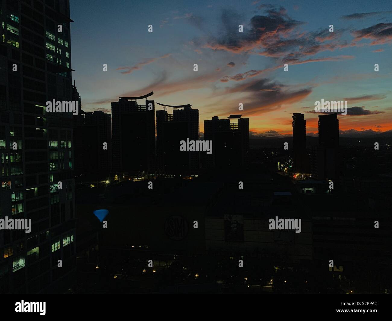 Big city sunrise hi-res stock photography and images - Alamy