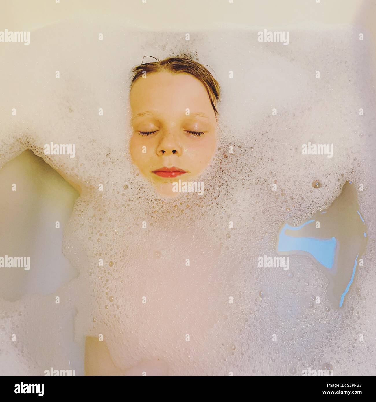 Bubbles in the bath hi-res stock photography and images - Alamy