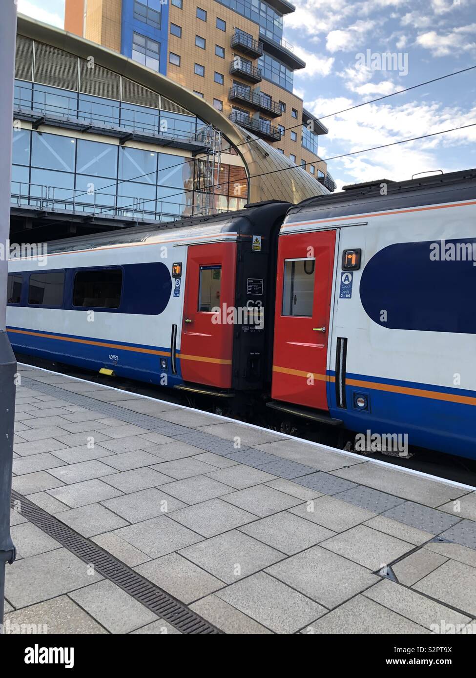 Leeds station platform hi-res stock photography and images - Alamy