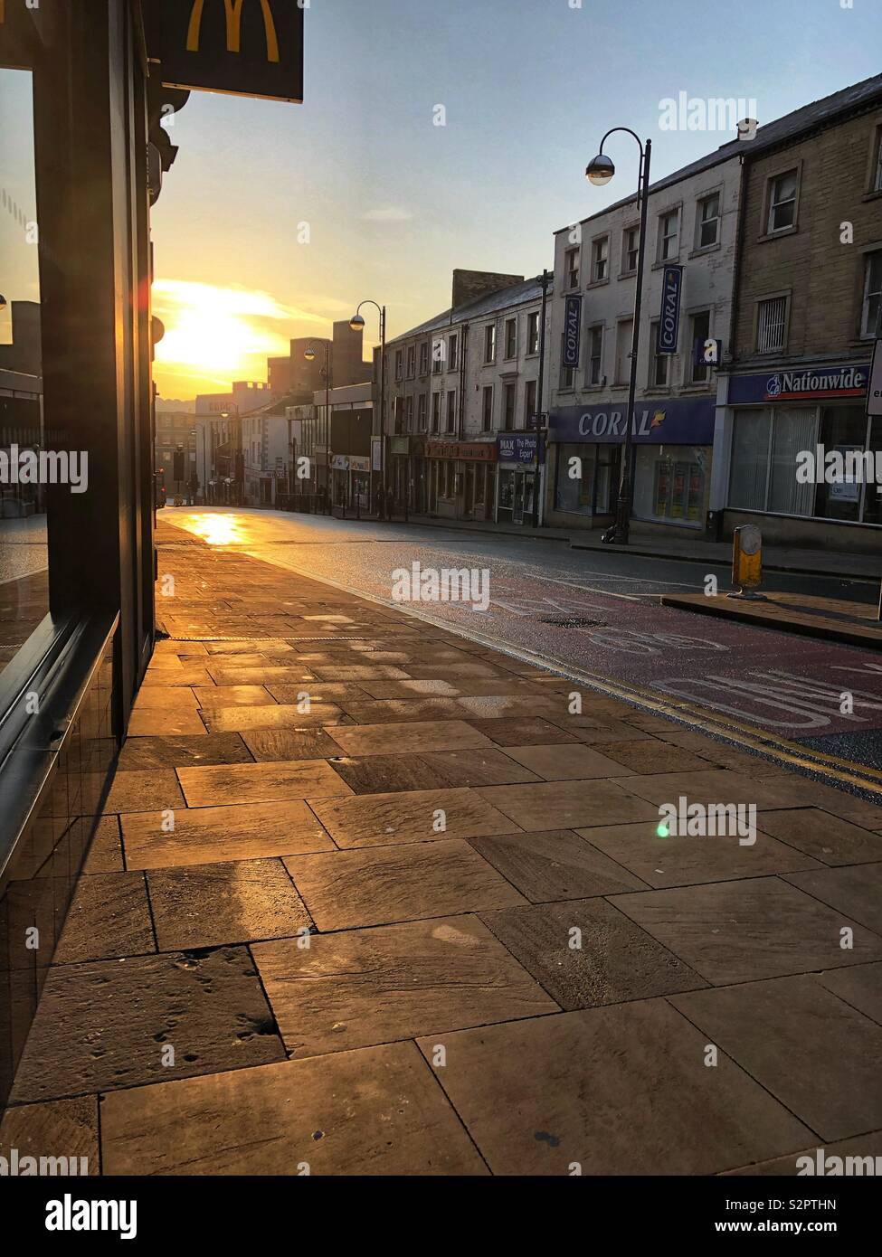 Pavements and streets hi-res stock photography and images - Alamy