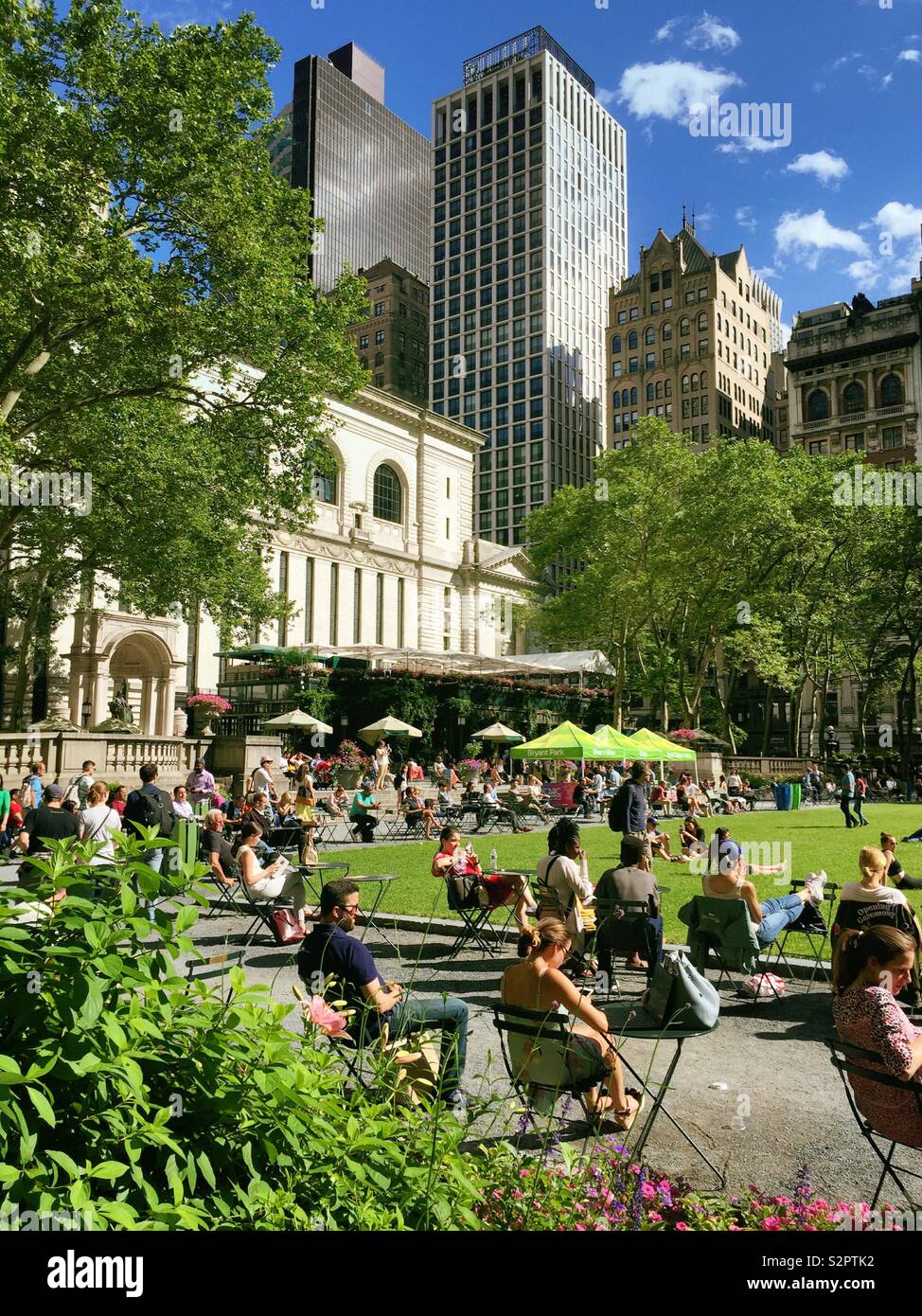 New Yorkers enjoy the outdoor lawn and Terrace in Bryant Park in the ...