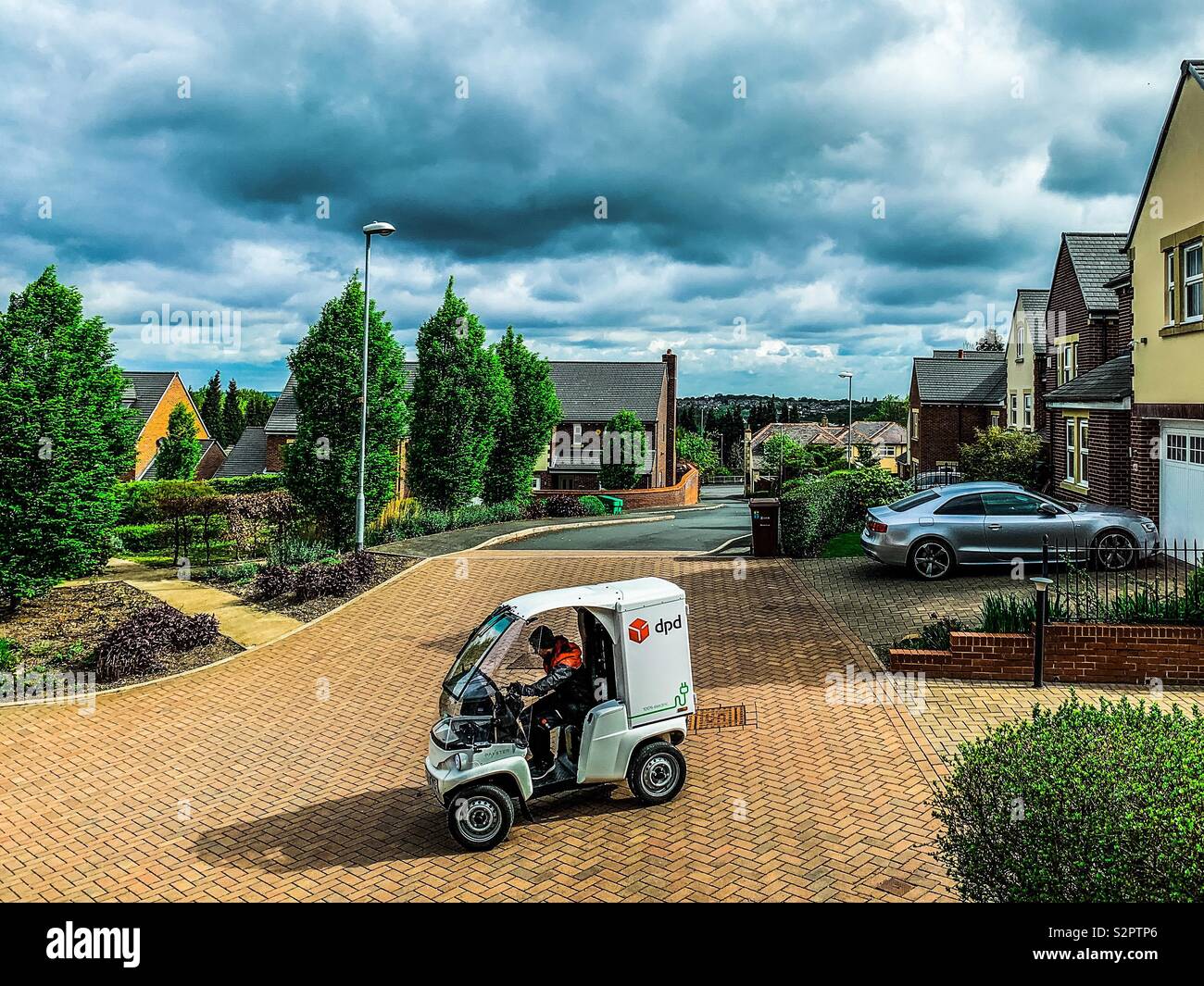 DPD electric vehicle delivery Stock Photo - Alamy