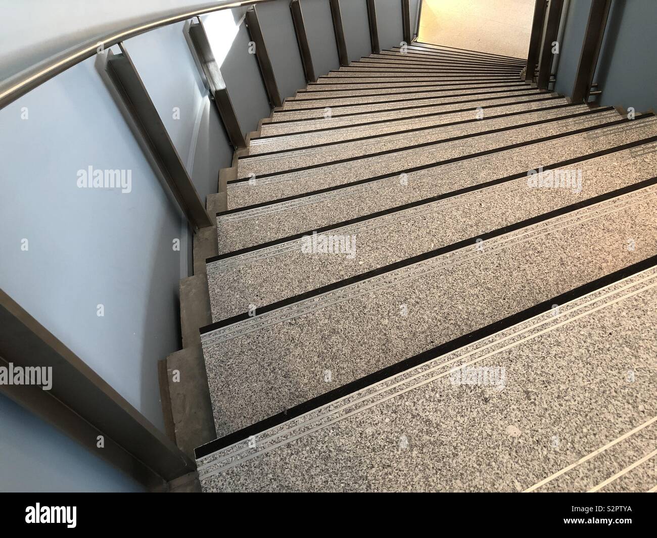 Curves down hi-res stock photography and images - Alamy