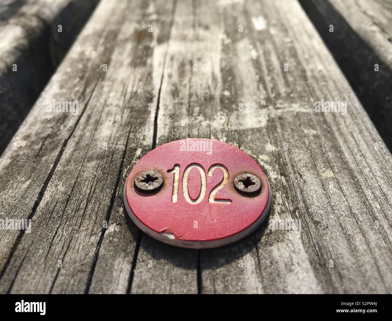 Pub garden table number 102 Stock Photo - Alamy