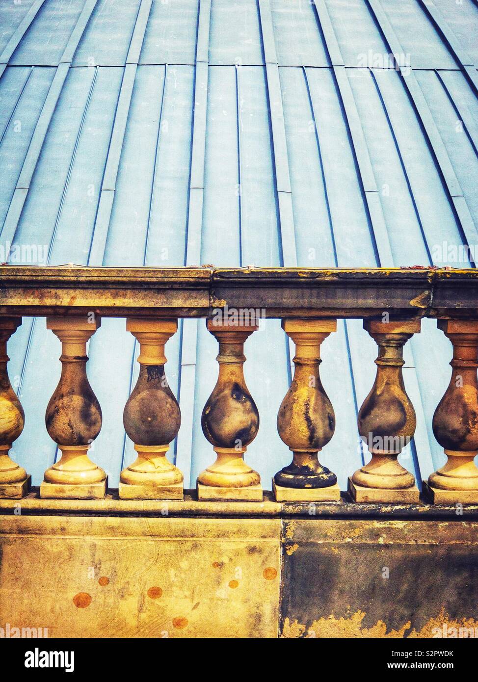 Metal domed roof hi-res stock photography and images - Alamy