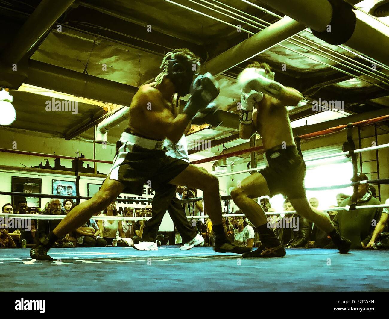Boxing ringer hi-res stock photography and images - Alamy