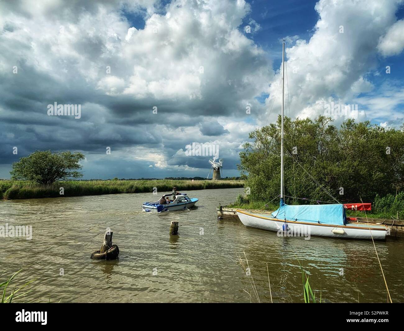 Broads boat hi-res stock photography and images - Alamy
