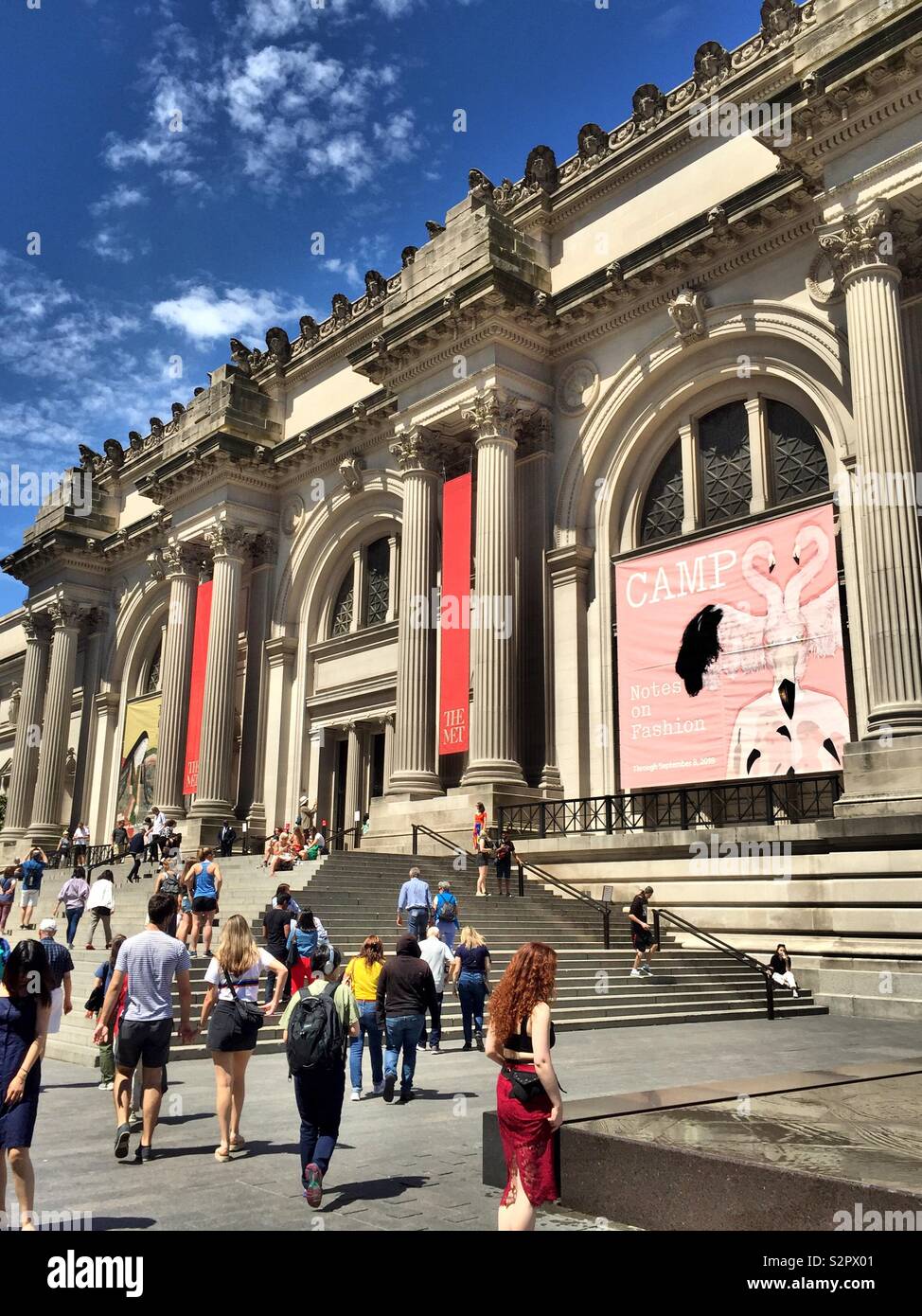 Metropolitan museum entrance hi-res stock photography and images - Alamy