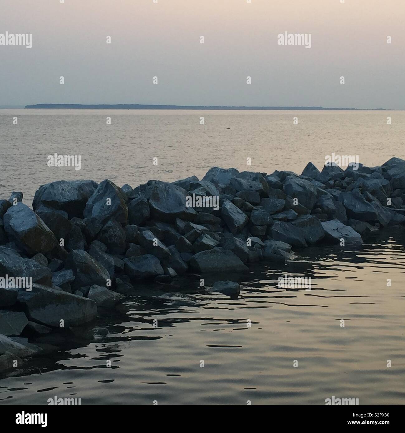 White rock beach hi-res stock photography and images - Alamy