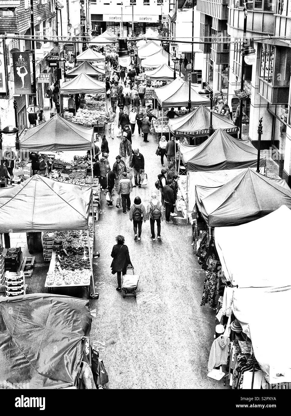 A Busy outdoor market on a side street in London, England Stock Photo ...