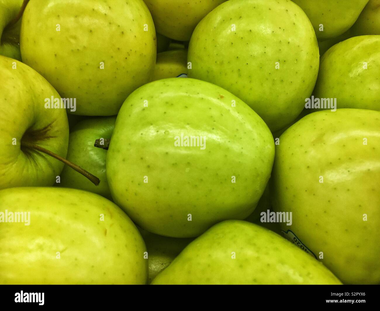 Golden delicious apples hi-res stock photography and images - Alamy