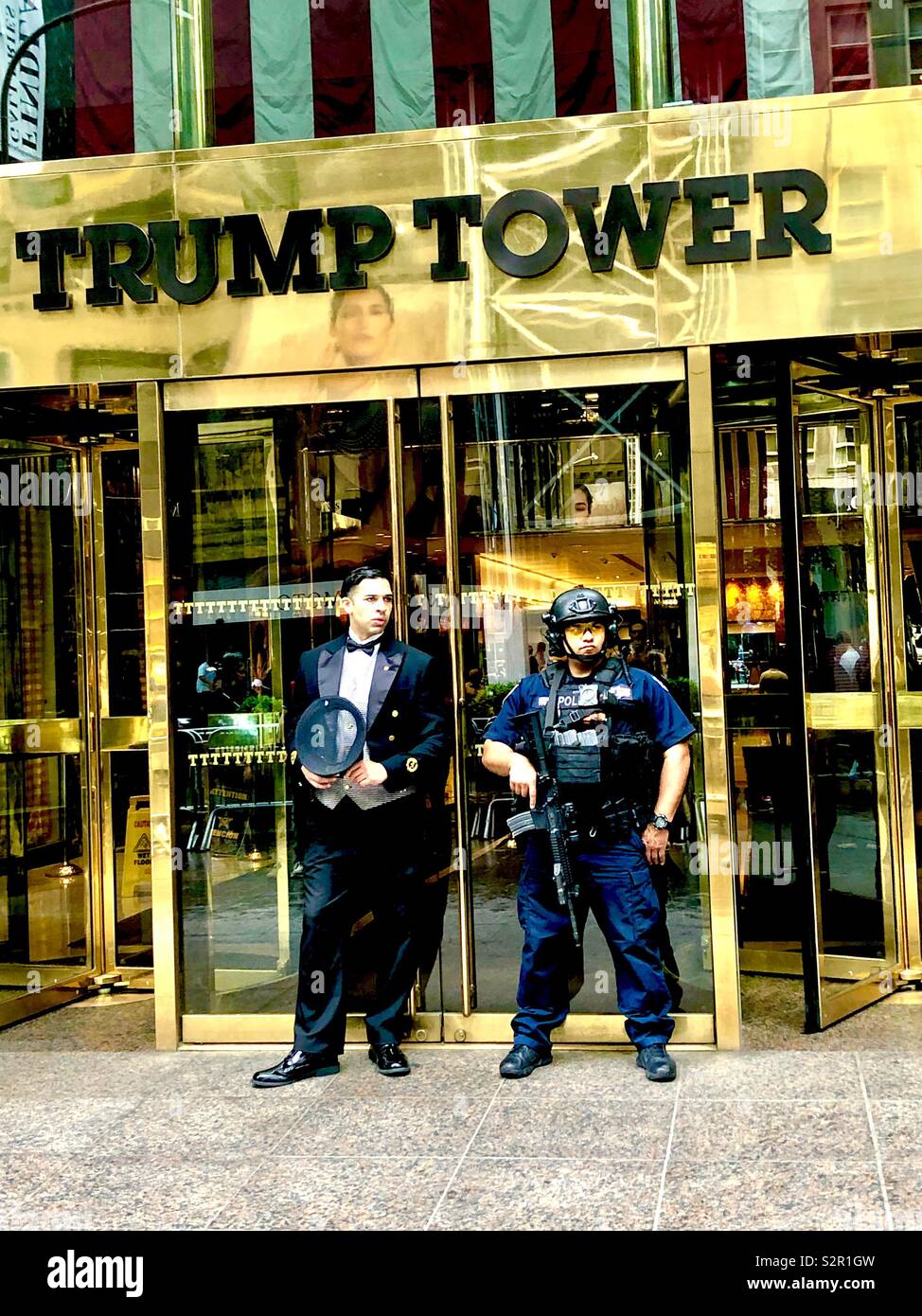 Doorman new york hi-res stock photography and images - Alamy